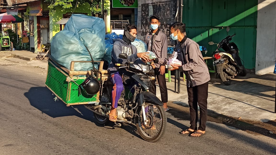 Berbagi Takjil, Berbuka Puasa Bersama sebagai Implementasi dari ...