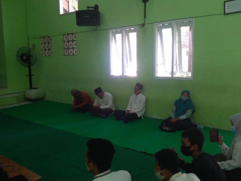 Berbagi Takjil, Berbuka Puasa Bersama sebagai Implementasi dari ...