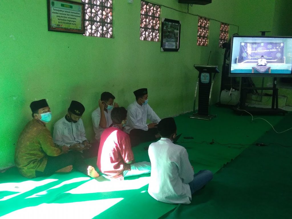 Berbagi Takjil, Berbuka Puasa Bersama sebagai Implementasi dari ...